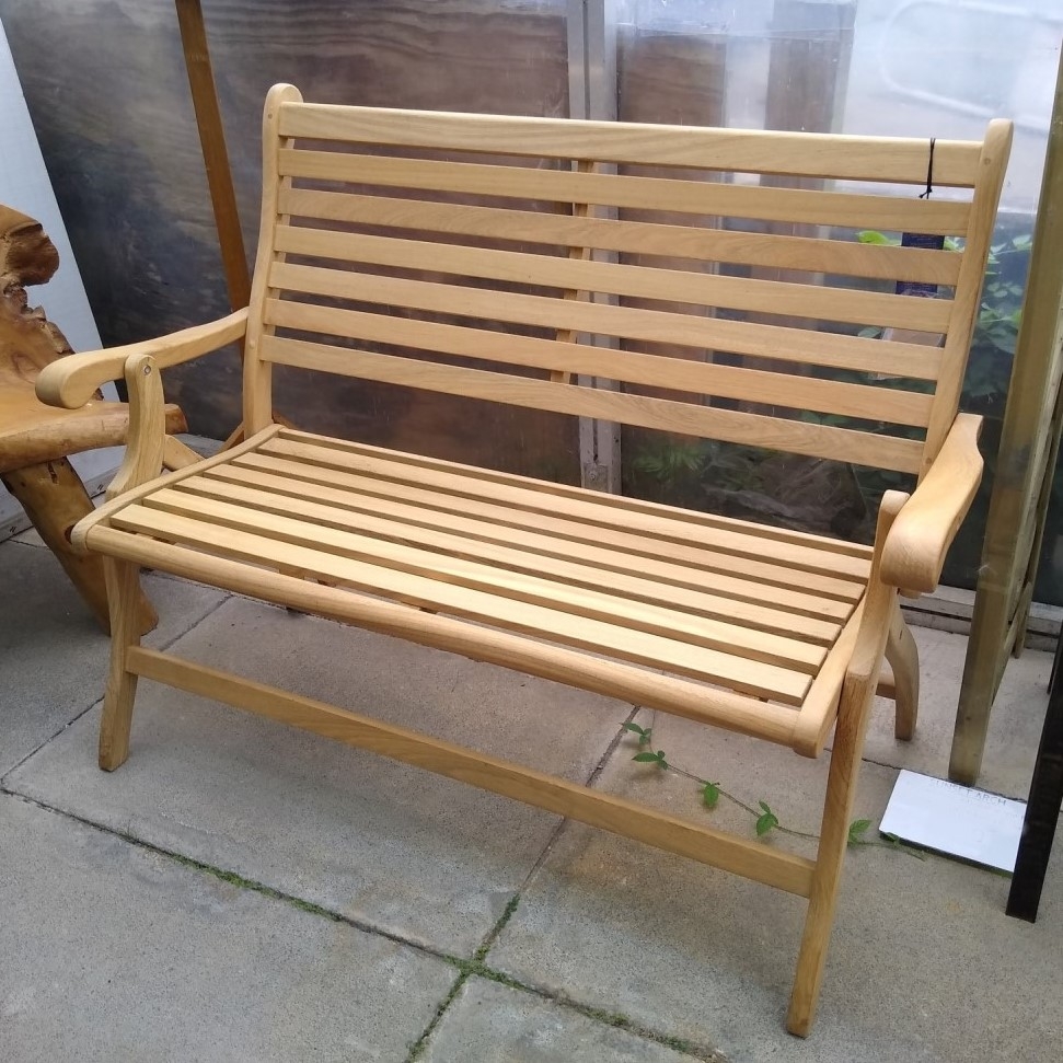 Roble Wood Folding Bench - Tyne Valley Garden Centre